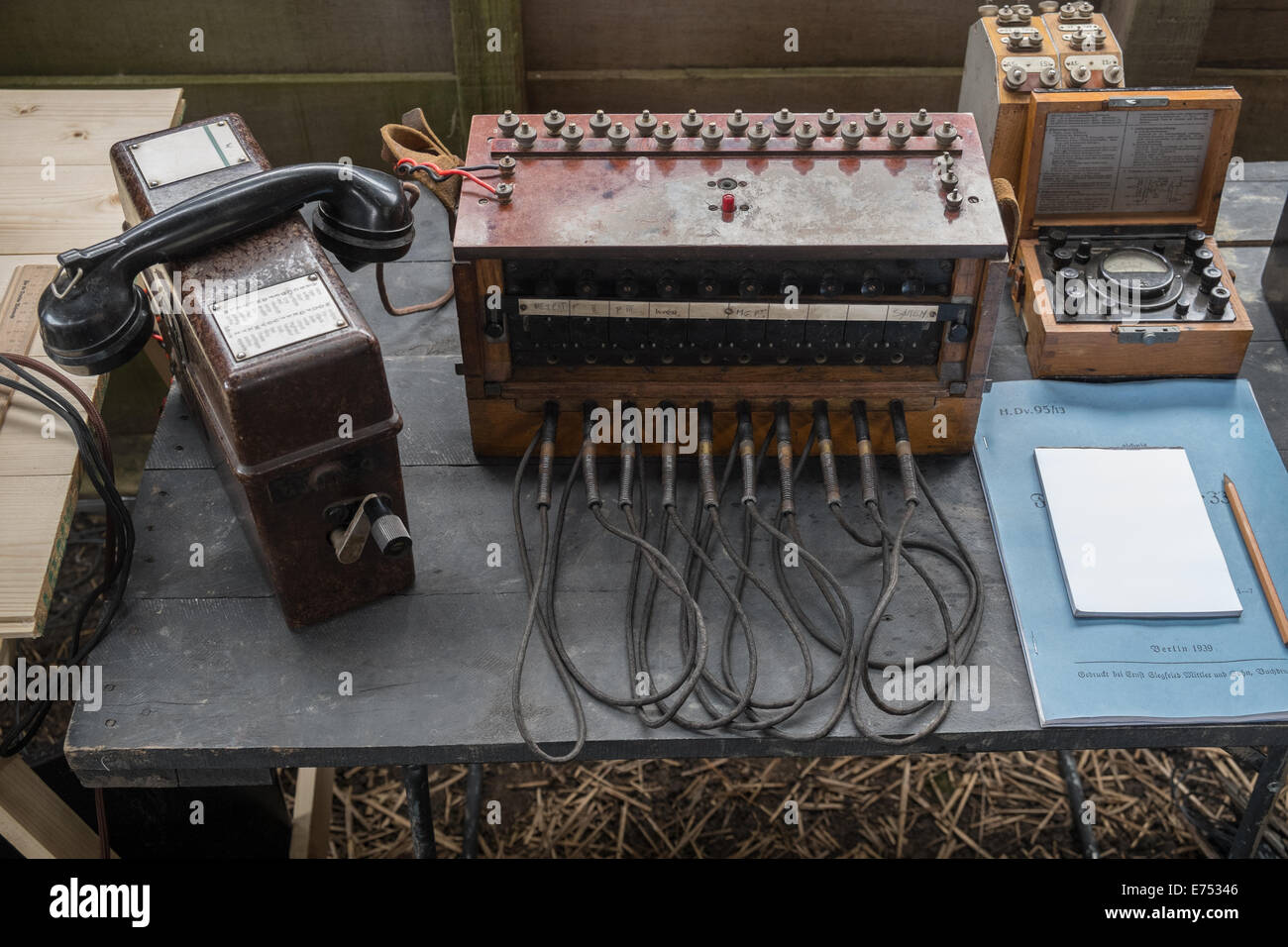 Ww2 communications hi-res stock photography and images - Alamy