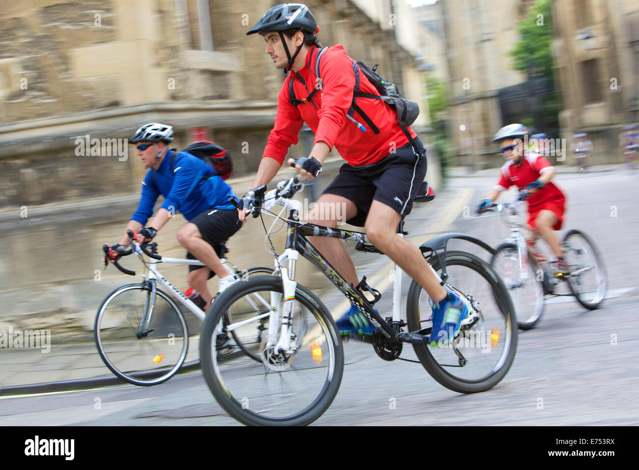 Sunday 7th September 2014. Oxford, UK. Several hundred cyclists take ...