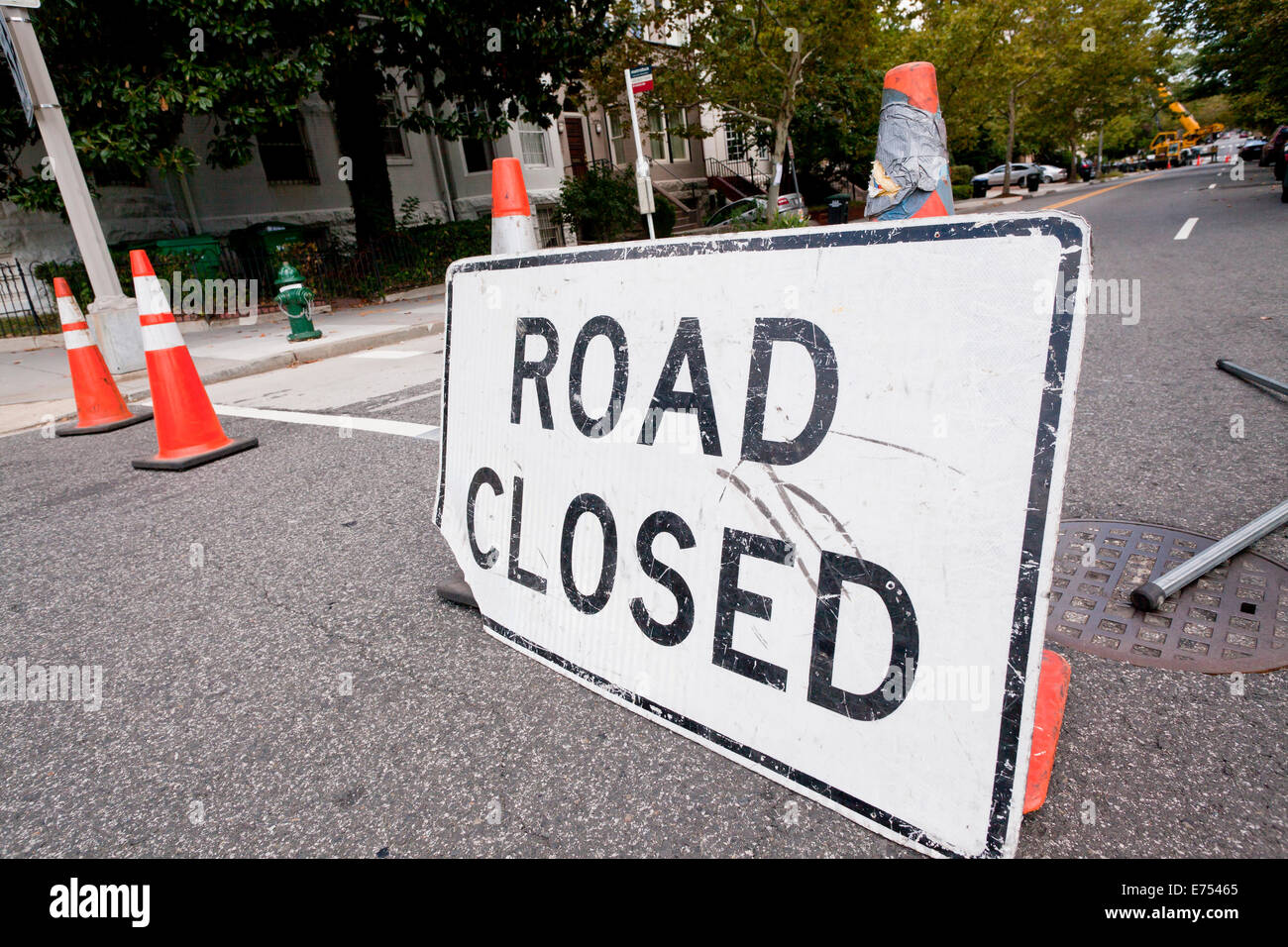 Road closed sign on road - Washington, DC USA Stock Photo - Alamy