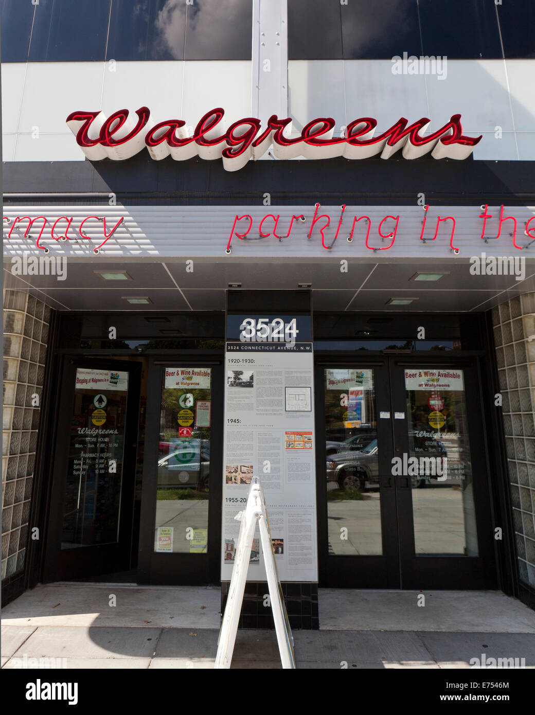 Walgreens Pharmacy storefront - Washington, DC USA Stock Photo - Alamy