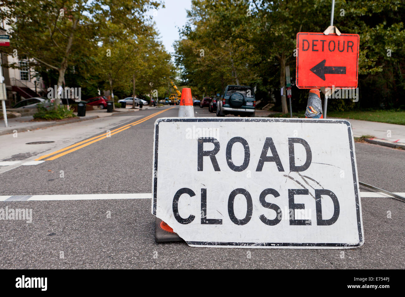 Road closed sign on road - Washington, DC USA Stock Photo - Alamy