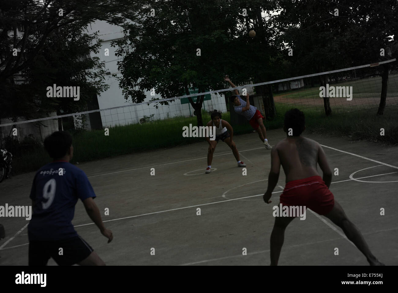 Mae Sot, Thailand. 7th Sep, 2014. Burmese Refugees playing Chinlone aka ...