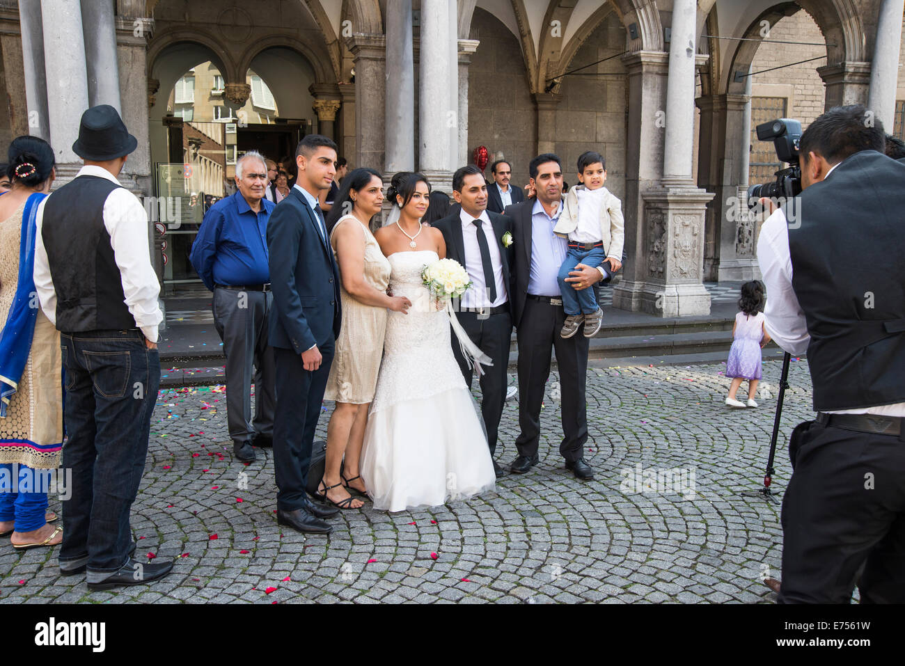 Wedding near cathedral ,Cologne , Köln, Germany, Europe Stock Photo - Alamy
