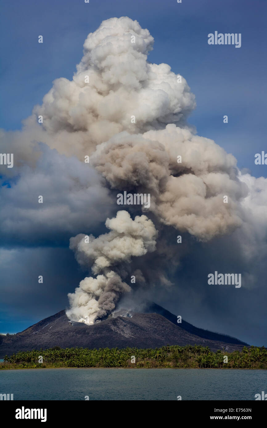 Mount tavurvur hi-res stock photography and images - Alamy