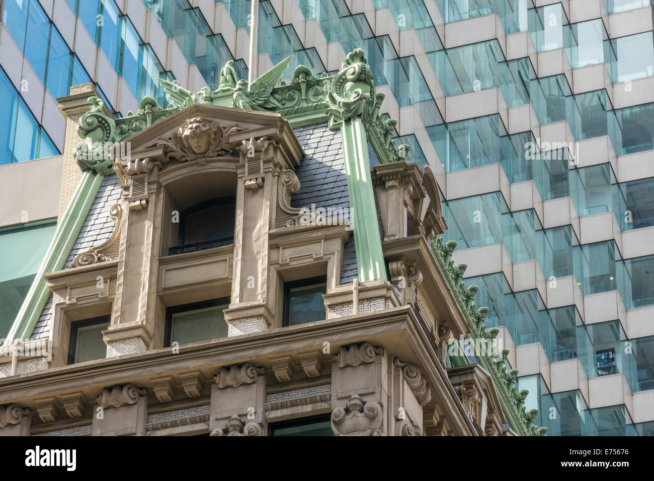 452 Fifth Avenue, Beaux-Arts and Modern Tower, NYC Stock Photo - Alamy