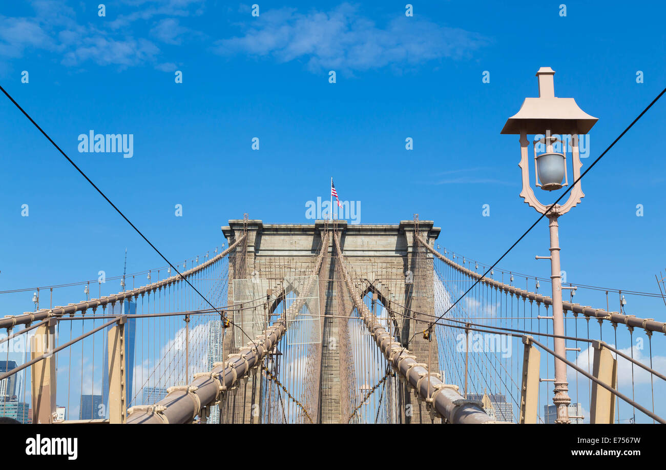 A view of the arches of Brooklyn Bridge in NYC Stock Photo - Alamy