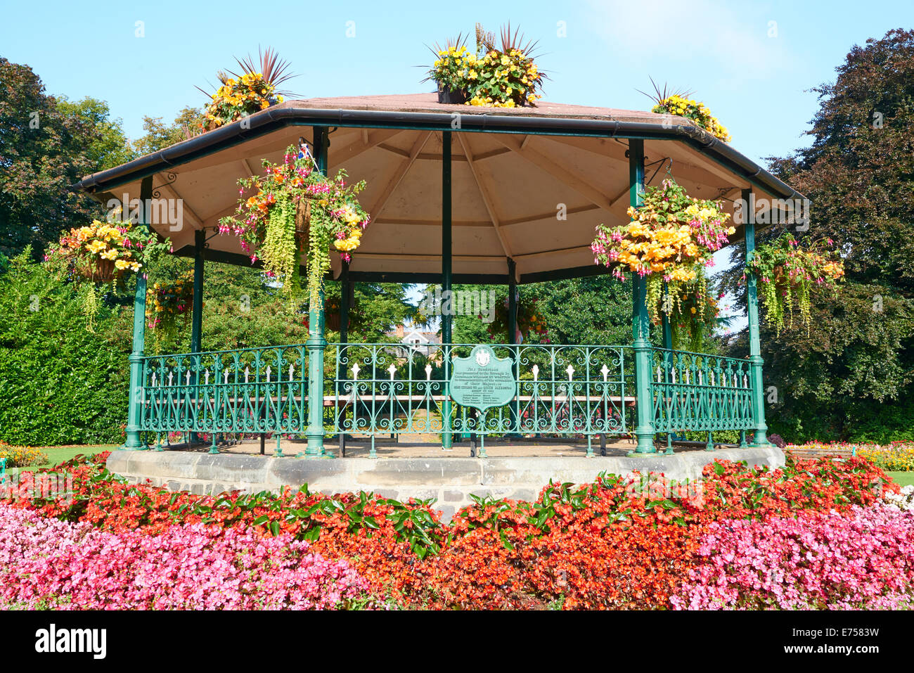 Queens park stand hi-res stock photography and images - Alamy