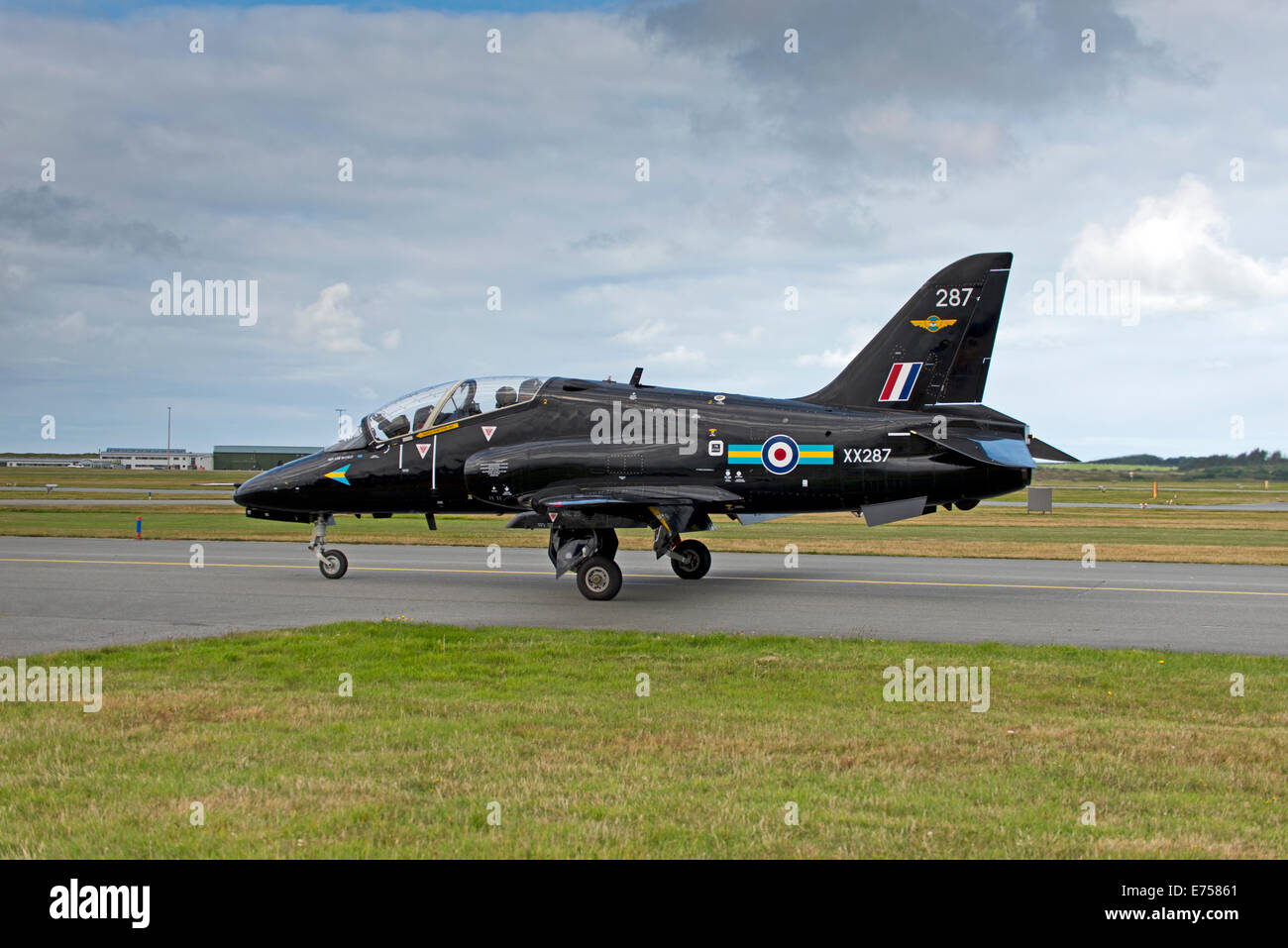 XX287 Hawk fast Jet T1 Raf Valley Anglesey North Wales Uk Stock Photo - Alamy