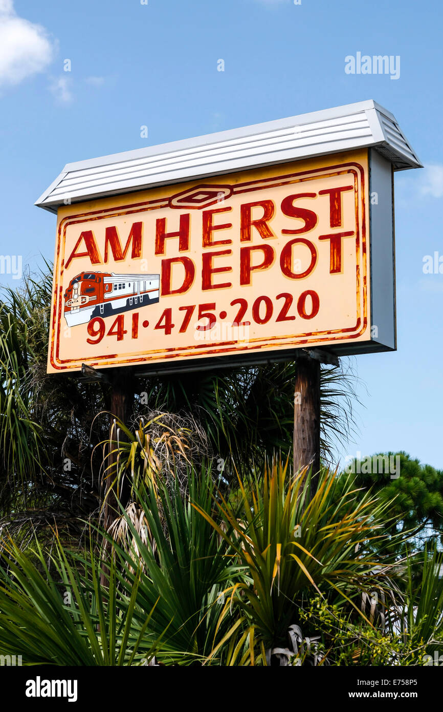 Overhead information sign hi-res stock photography and images - Alamy