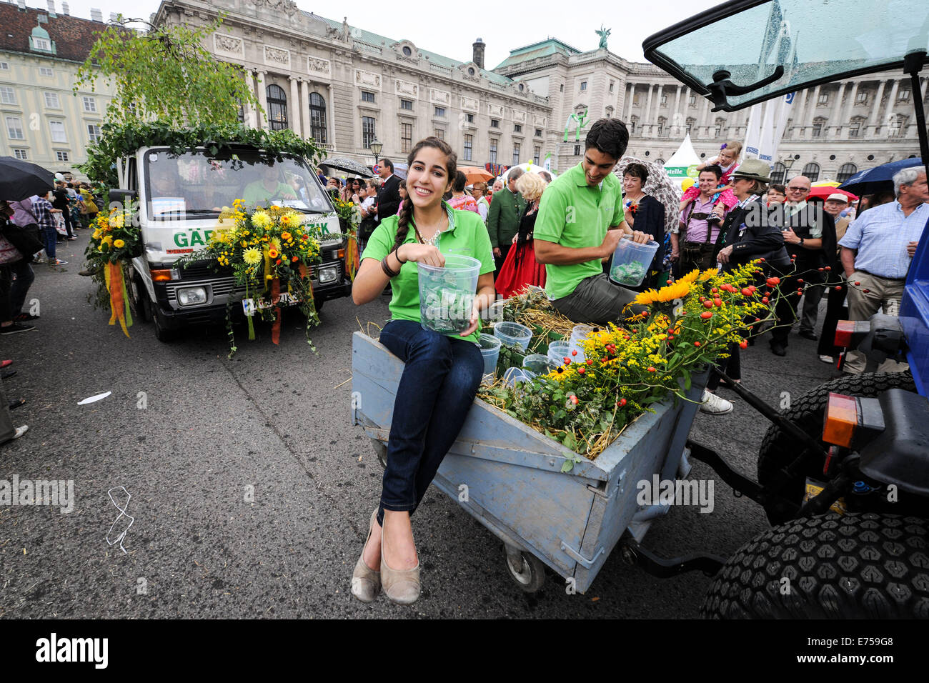 Float harvest festival parade hi-res stock photography and images - Alamy
