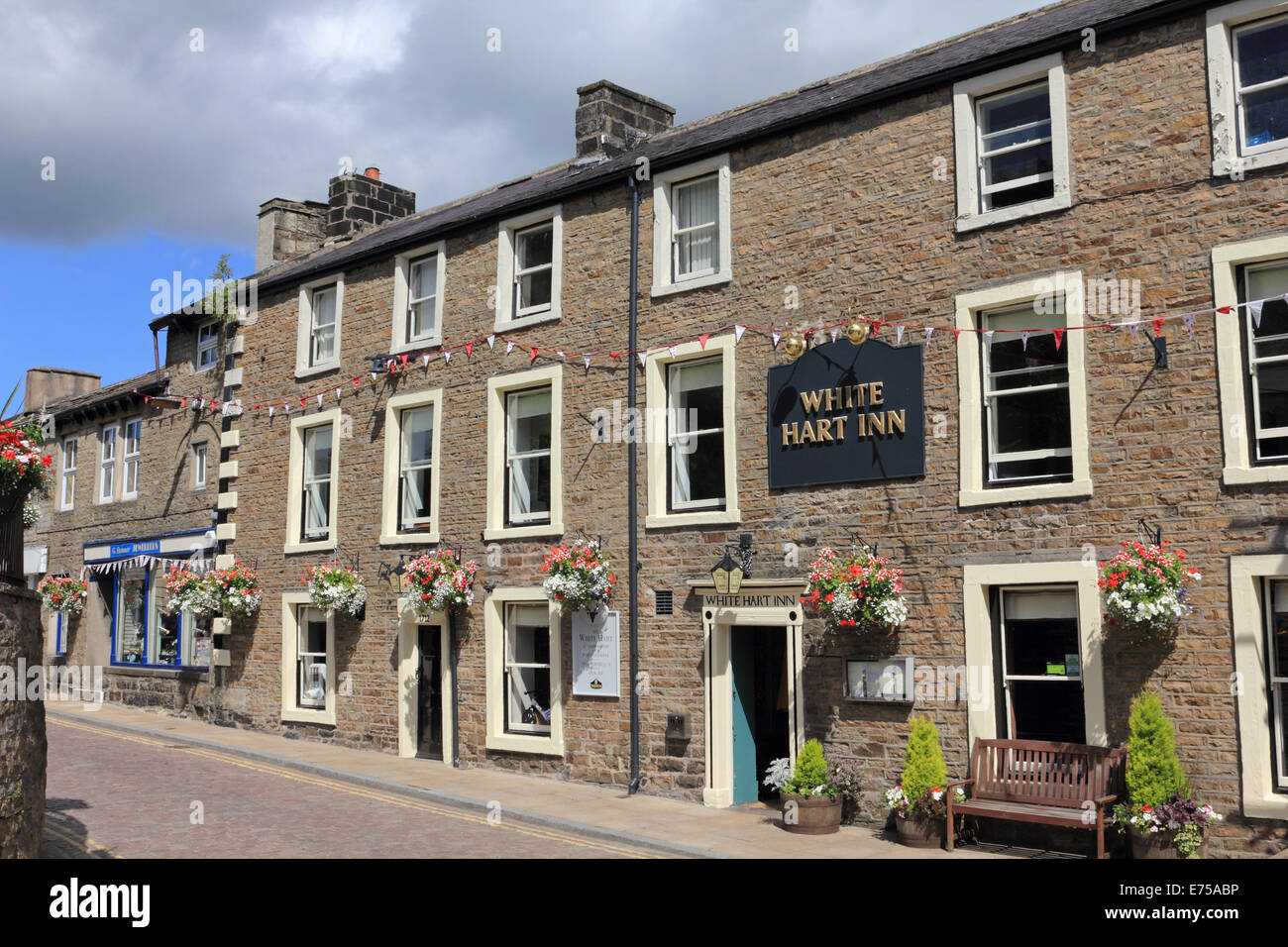 The white hart hawes hi-res stock photography and images - Alamy