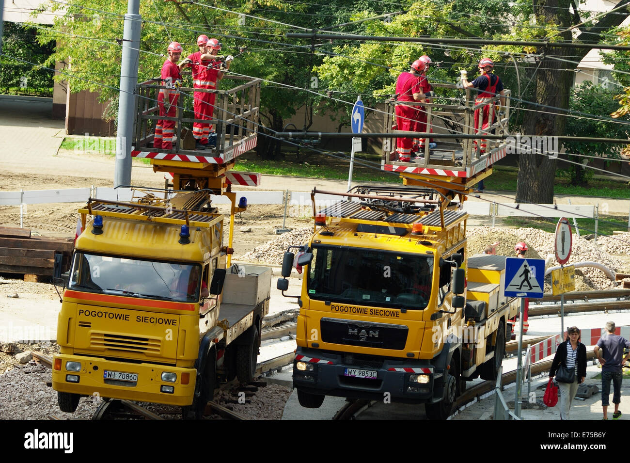Power line workers hi-res stock photography and images - Alamy