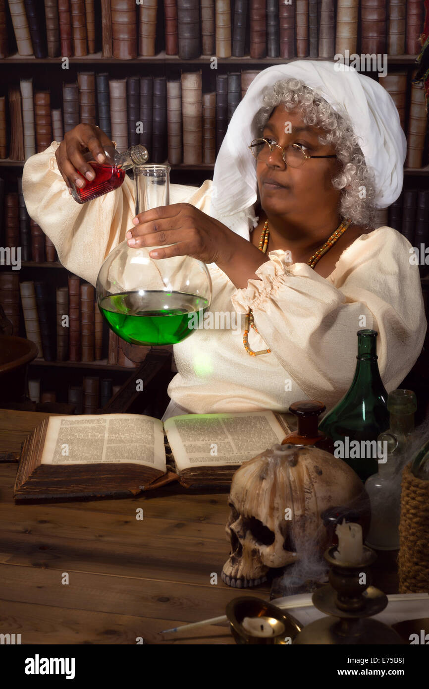 Retort flask hi-res stock photography and images - Alamy