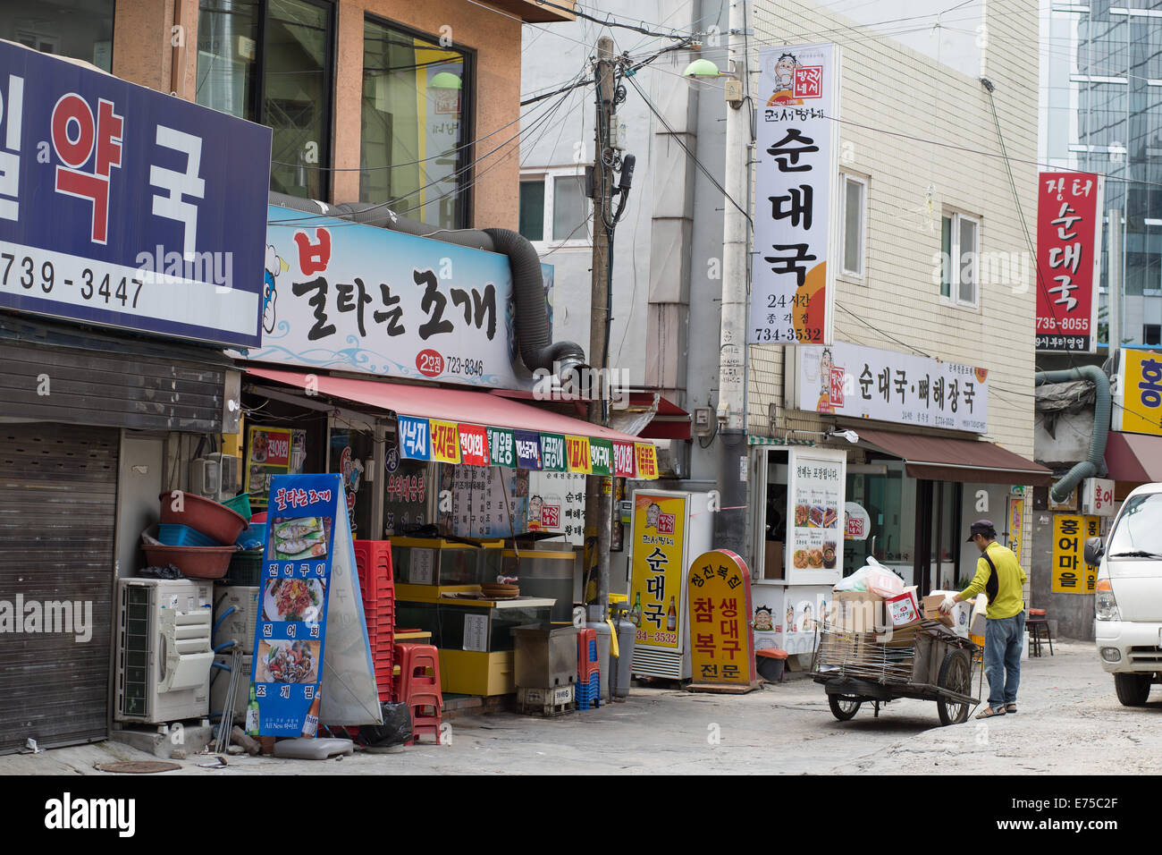 Jongno street scene, Seoul South Korea Stock Photo - Alamy