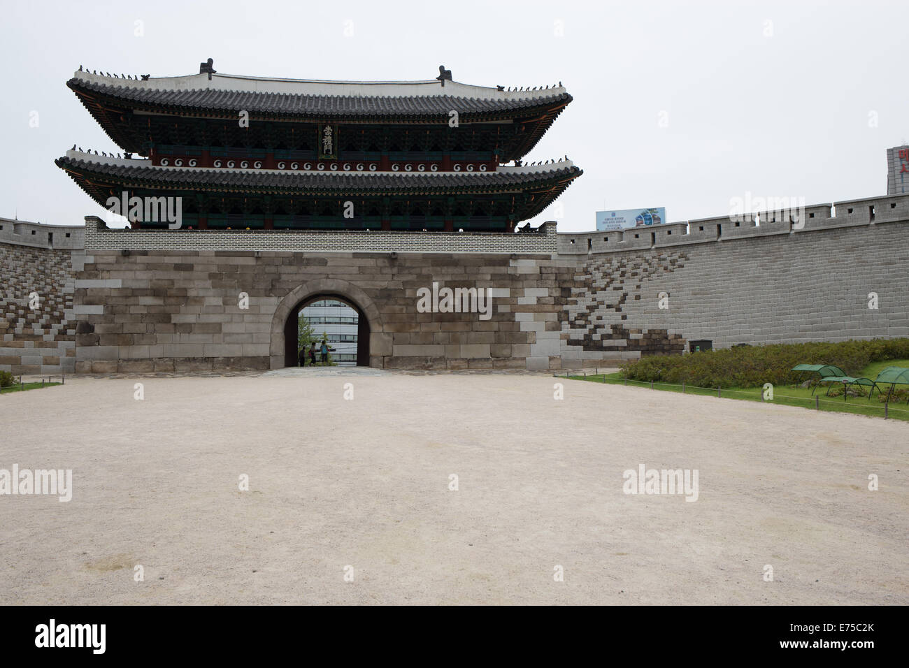 Namdaemun Gate (Seoul South Gate), Seoul South Korea Stock Photo - Alamy