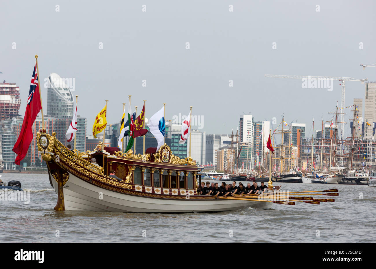 The Royal row barge Gloriana with Canary Wharf at the back. Royal ...