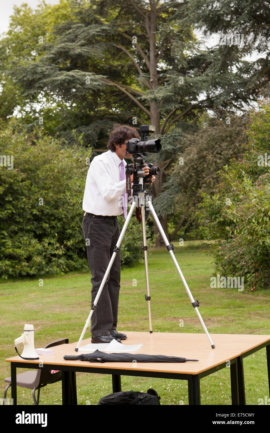 Tripod setup hi-res stock photography and images - Alamy