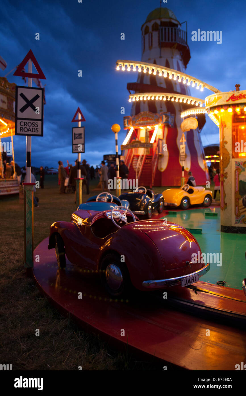 Fairground at night hi-res stock photography and images - Alamy