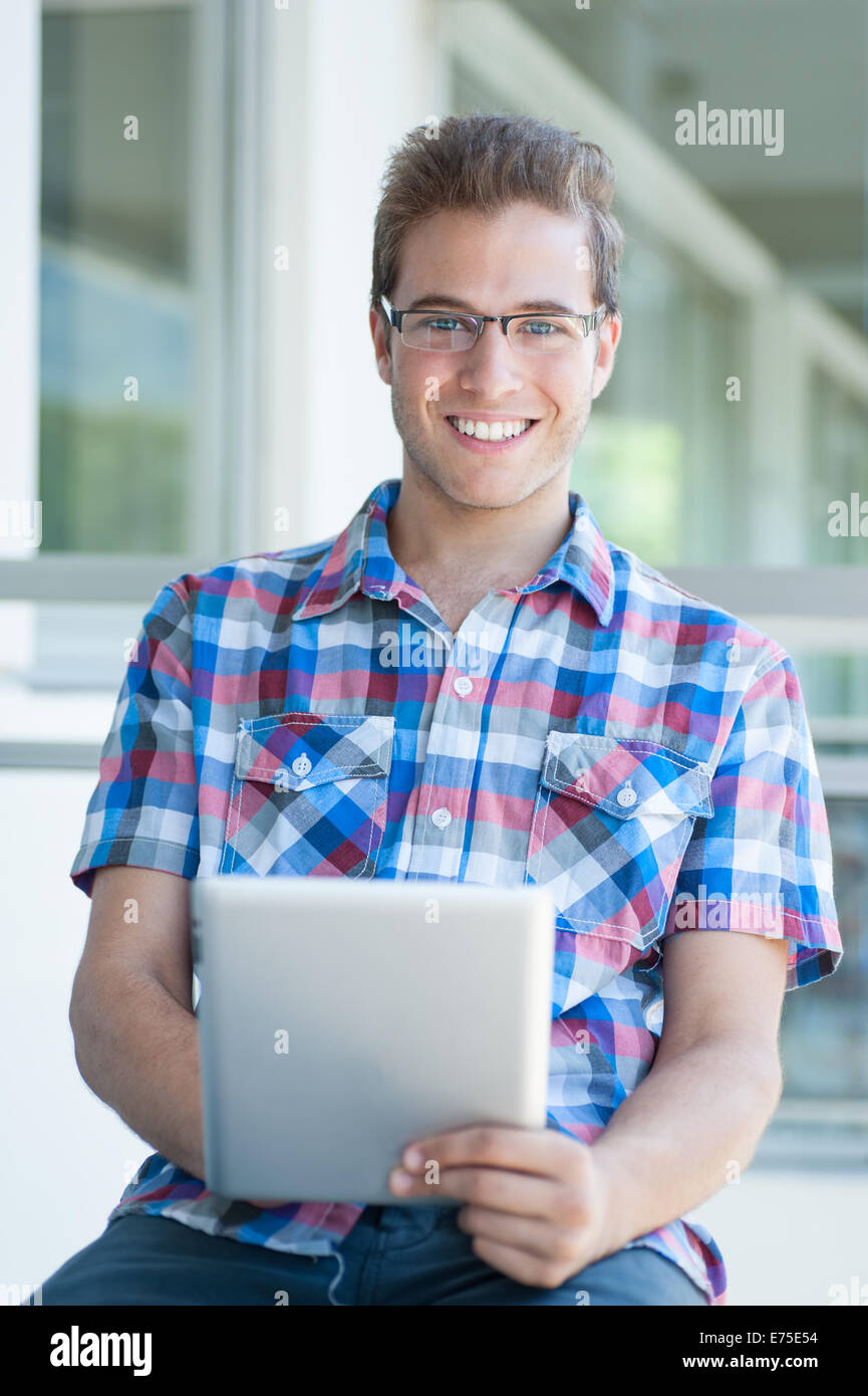 Smiley teenager hi-res stock photography and images - Alamy