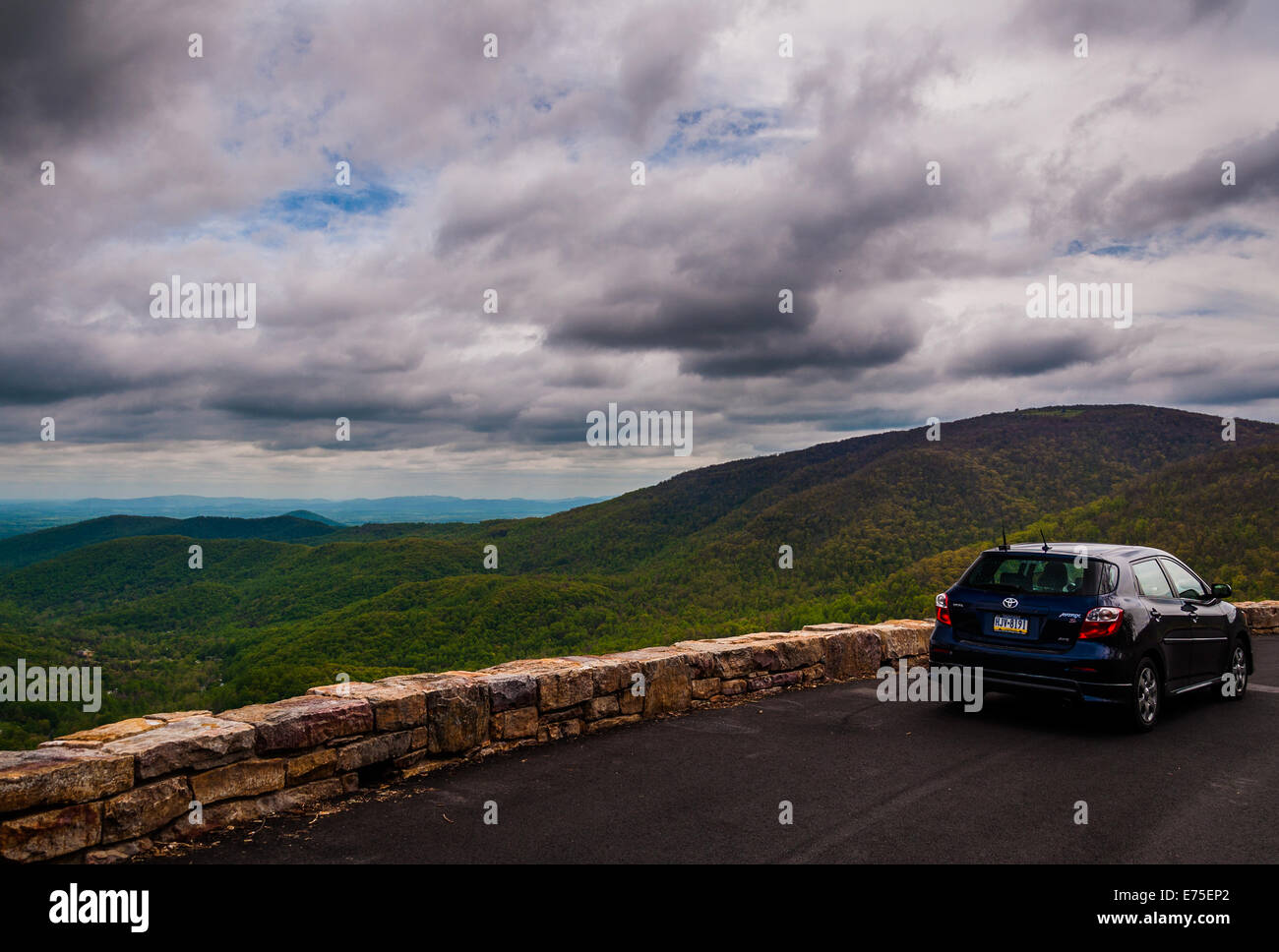 Car at an overlook on Skyline Drive in Shenandoah National Park ...
