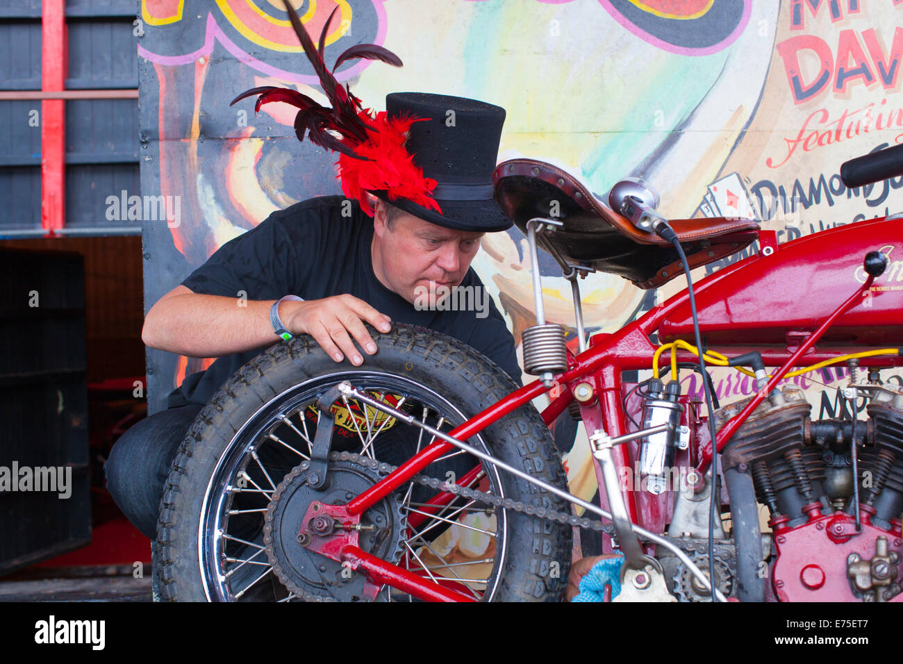 Wall of death hi-res stock photography and images - Alamy