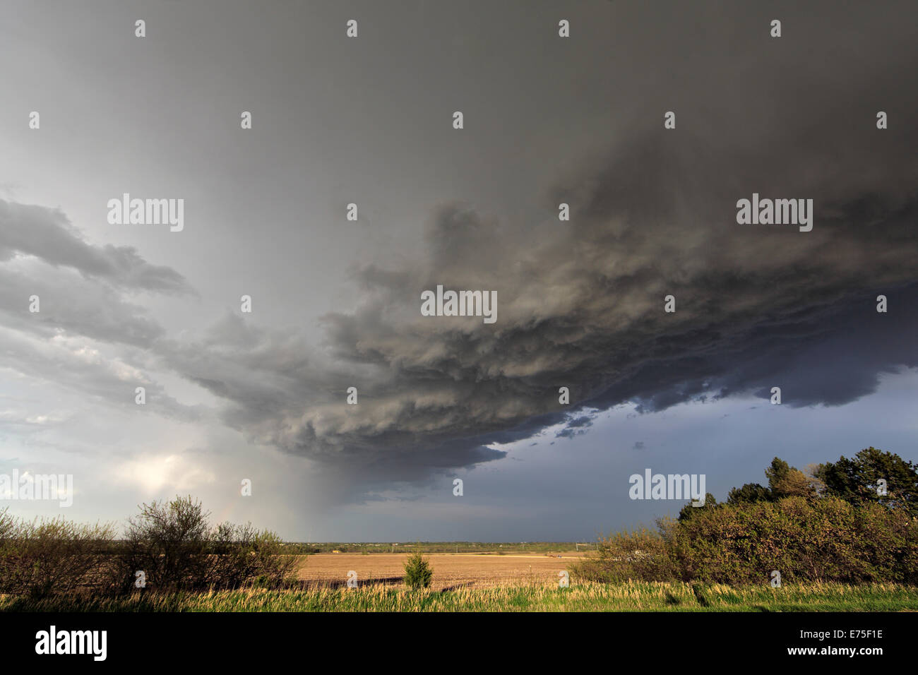 Squall line hi-res stock photography and images - Alamy