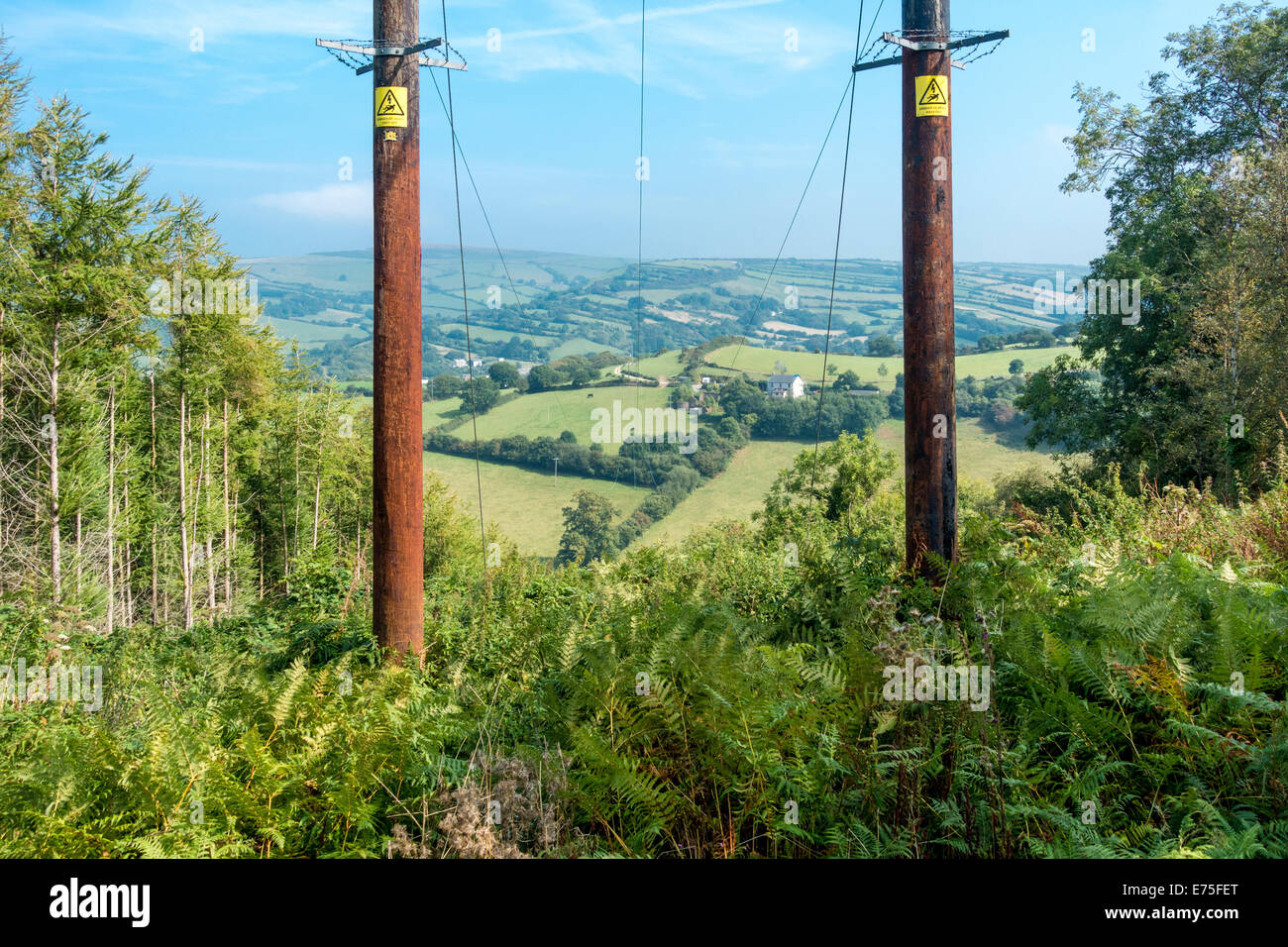 English countryside pylon hi-res stock photography and images - Alamy