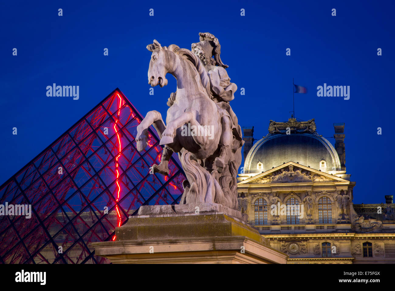 Pyramid of louvre museum at night hi-res stock photography and images ...