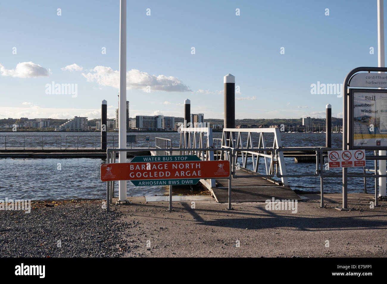 Welsh stop sign hi-res stock photography and images - Alamy