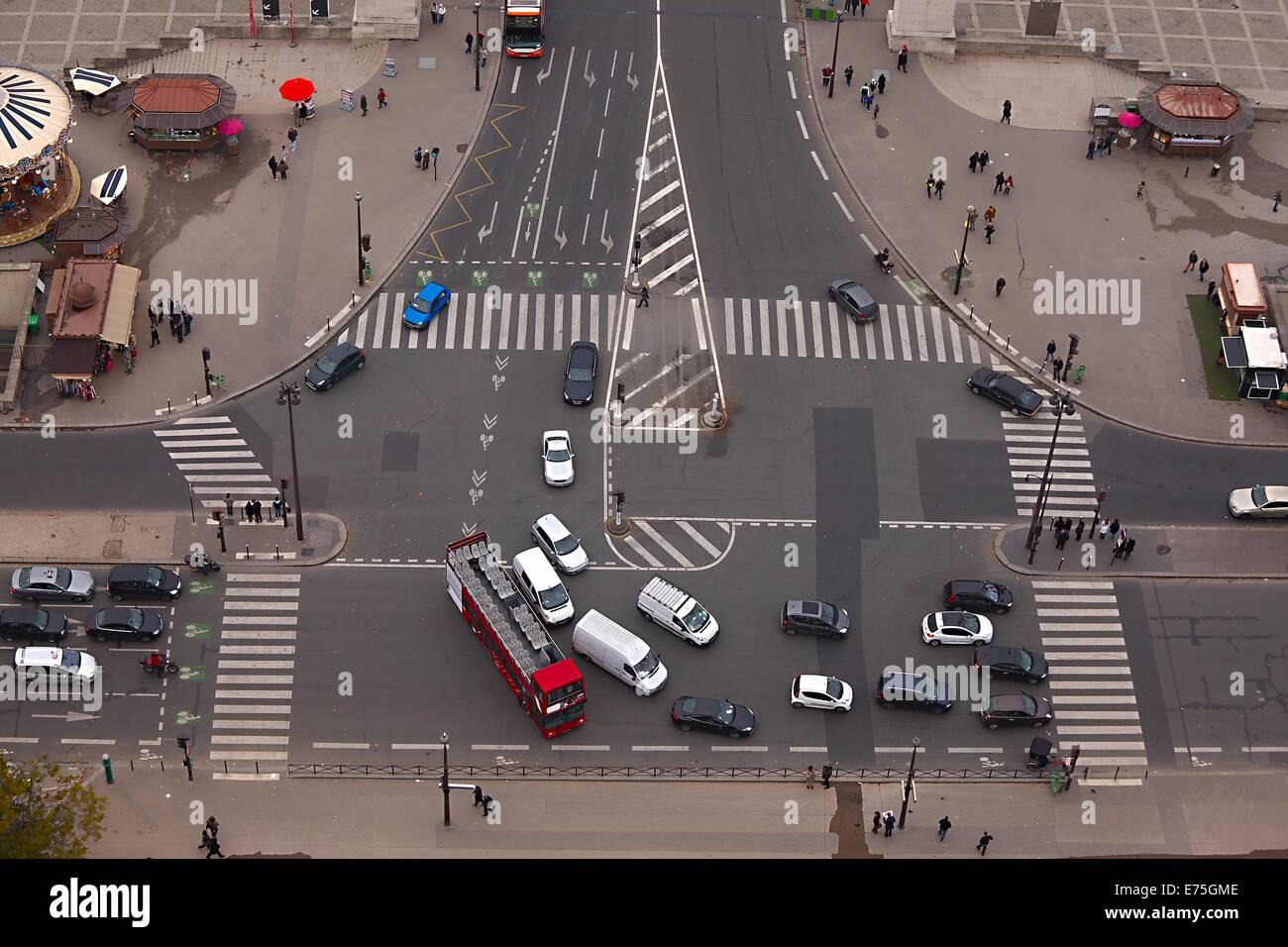 Cross street perspective hi-res stock photography and images - Alamy