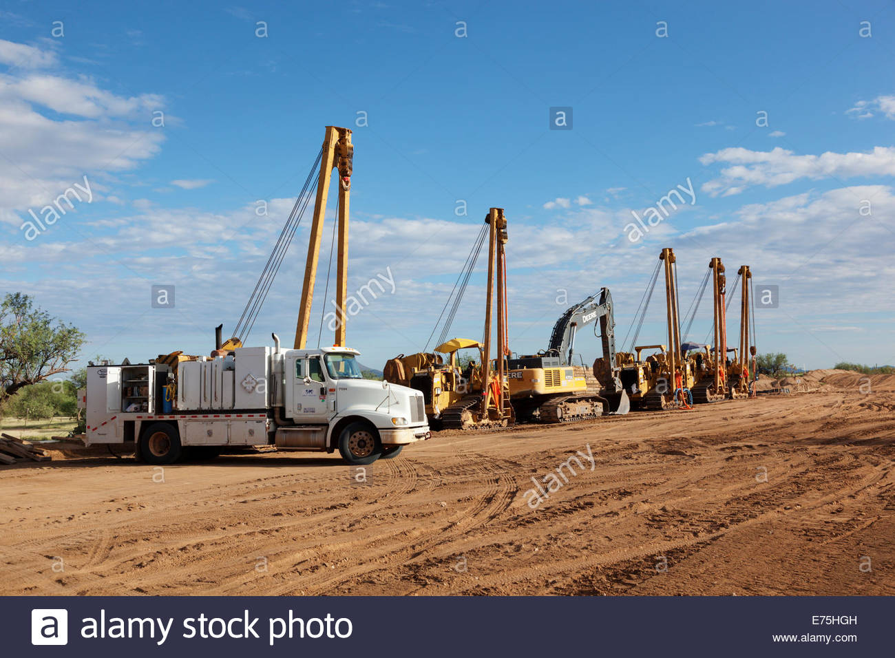 Pipelayer Stock Photos & Pipelayer Stock Images - Alamy