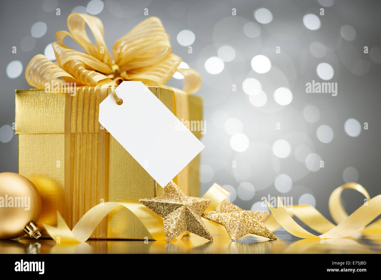 Blank present tag hi-res stock photography and images - Alamy
