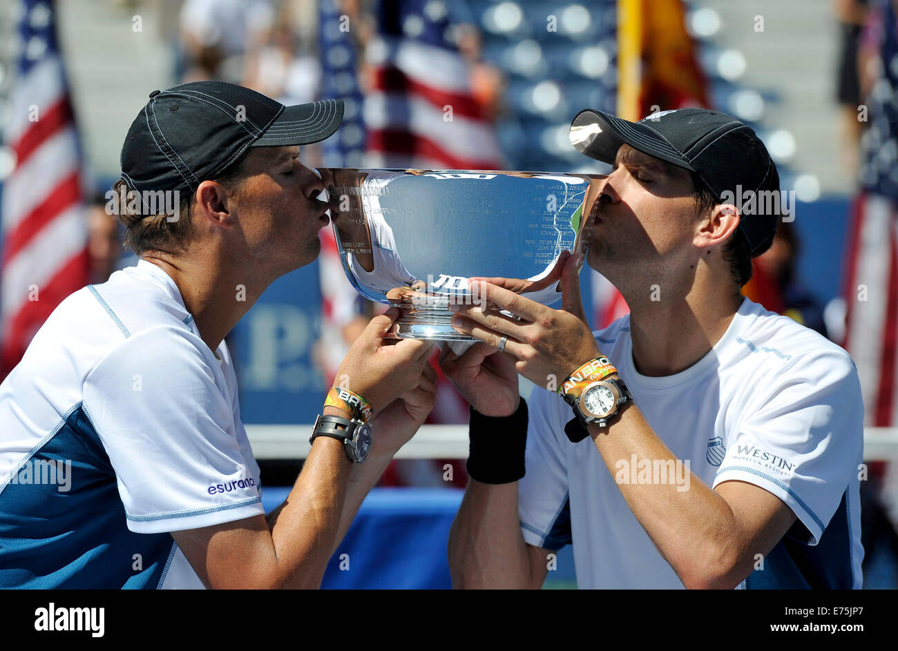 Bob kiss hi-res stock photography and images - Alamy