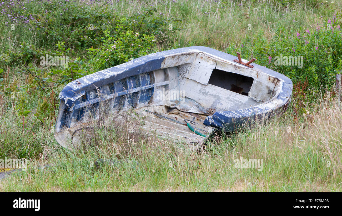 Old boat on the banks of the sea Stock Photo - Alamy