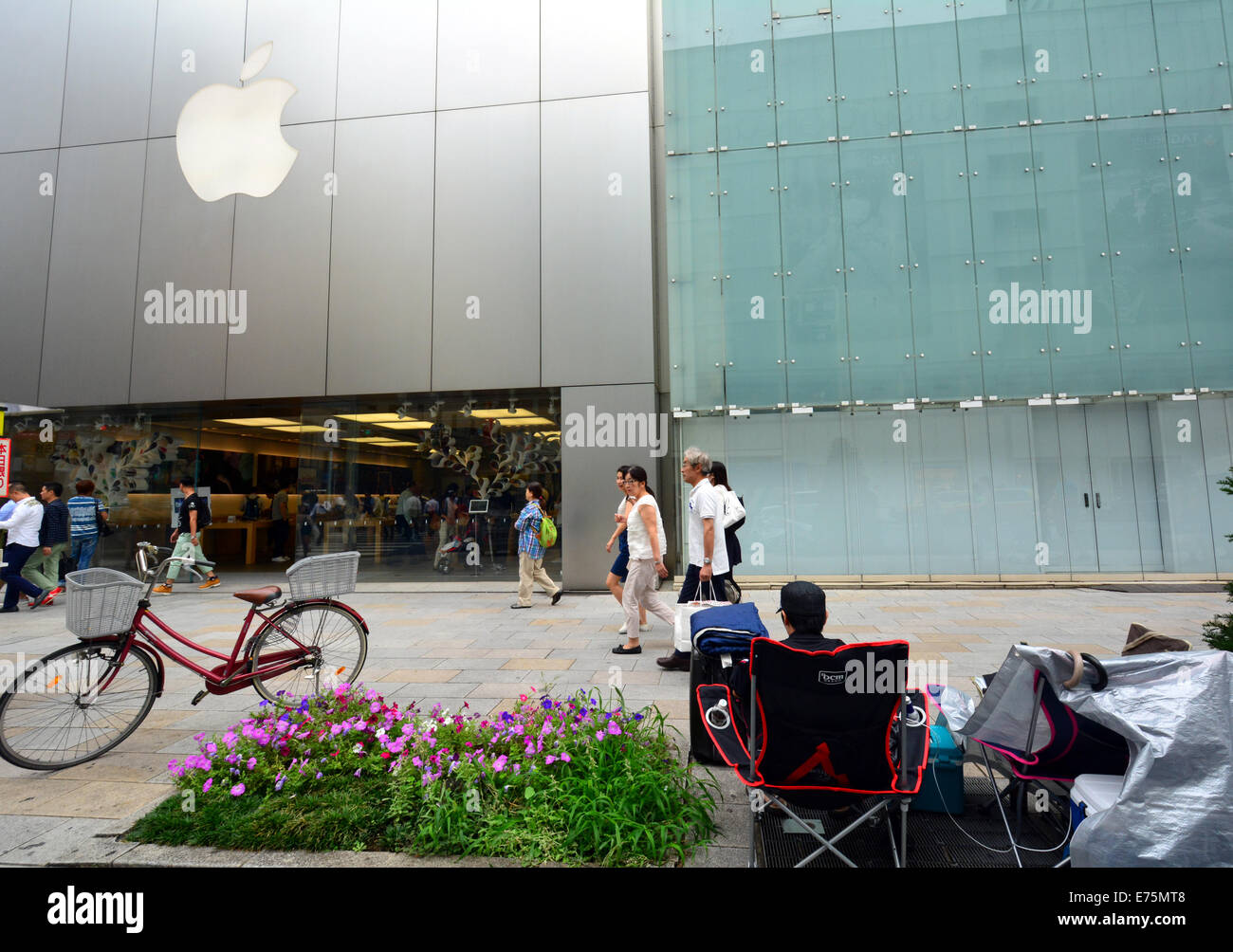 Tokyo, Japan. 8th Sep, 2014. A hard-core Japanese Apple fan has already ...