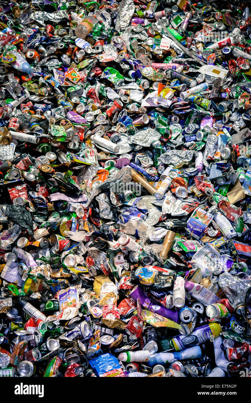 Waste metals hi-res stock photography and images - Alamy