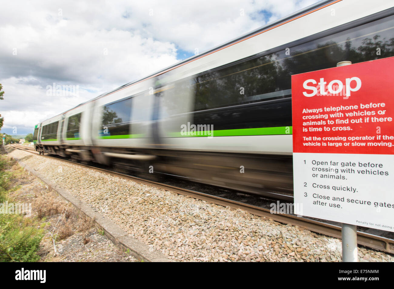 Railway footpath crossing uk hi-res stock photography and images - Alamy