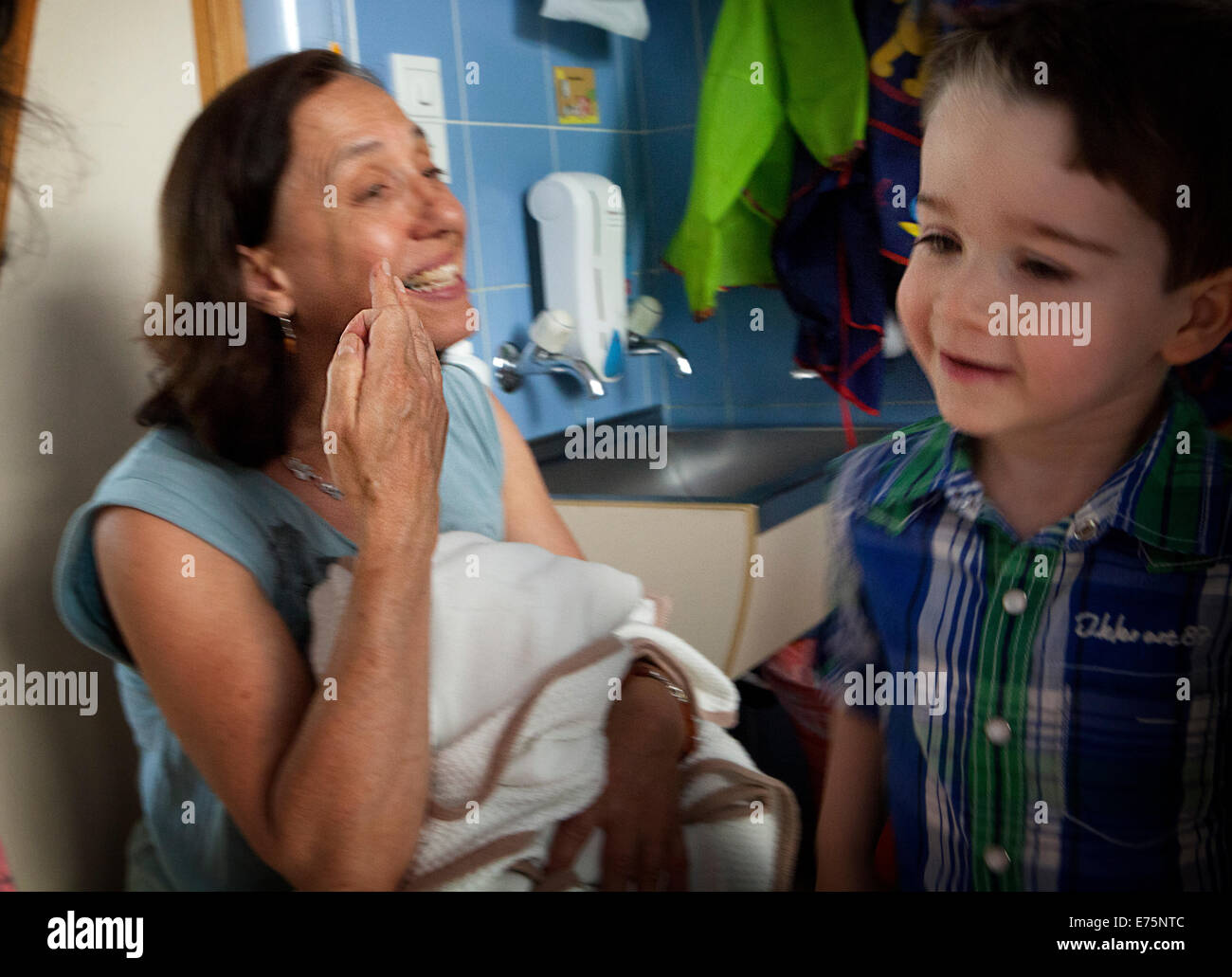 Child deaf communicating hi-res stock photography and images - Alamy