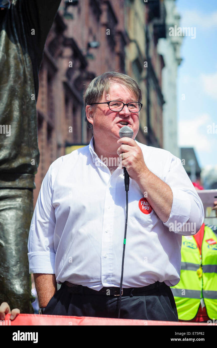 Liam Conway of NUT speaks to trades union members at the Nottingham ...