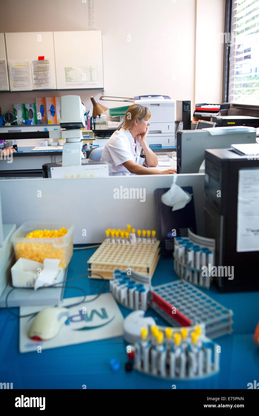 Office at laboratory hi-res stock photography and images - Alamy