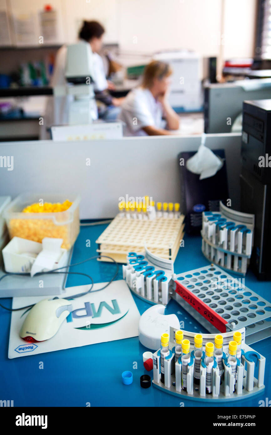 Rack analysis hi-res stock photography and images - Alamy