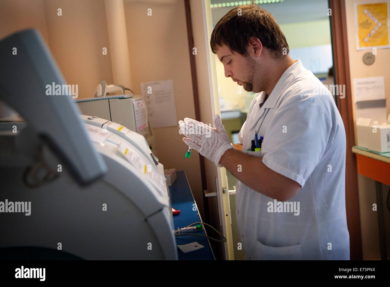 Hematology laboratory technician hi-res stock photography and images ...