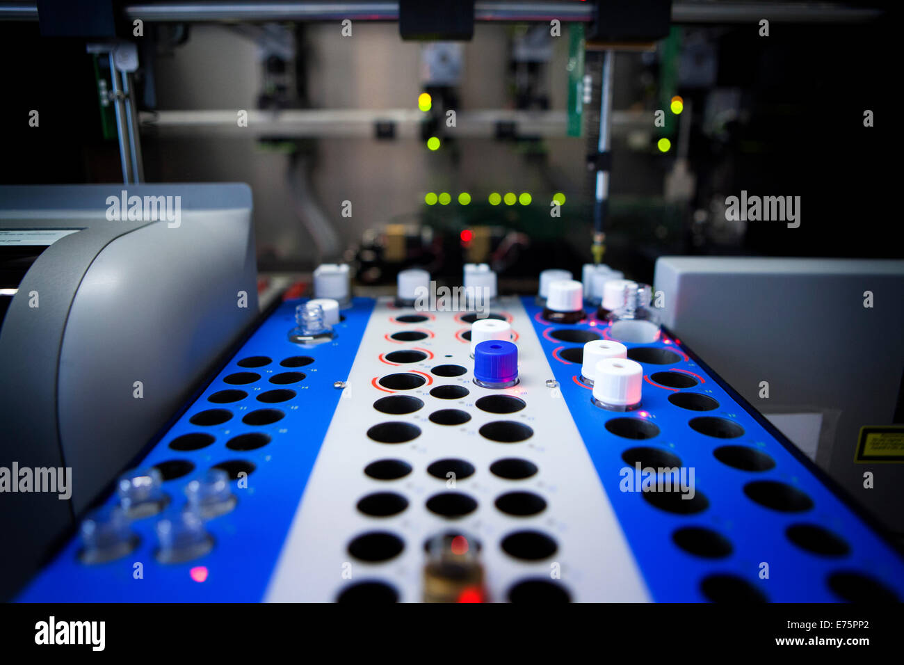 Laboratory automation hi-res stock photography and images - Alamy