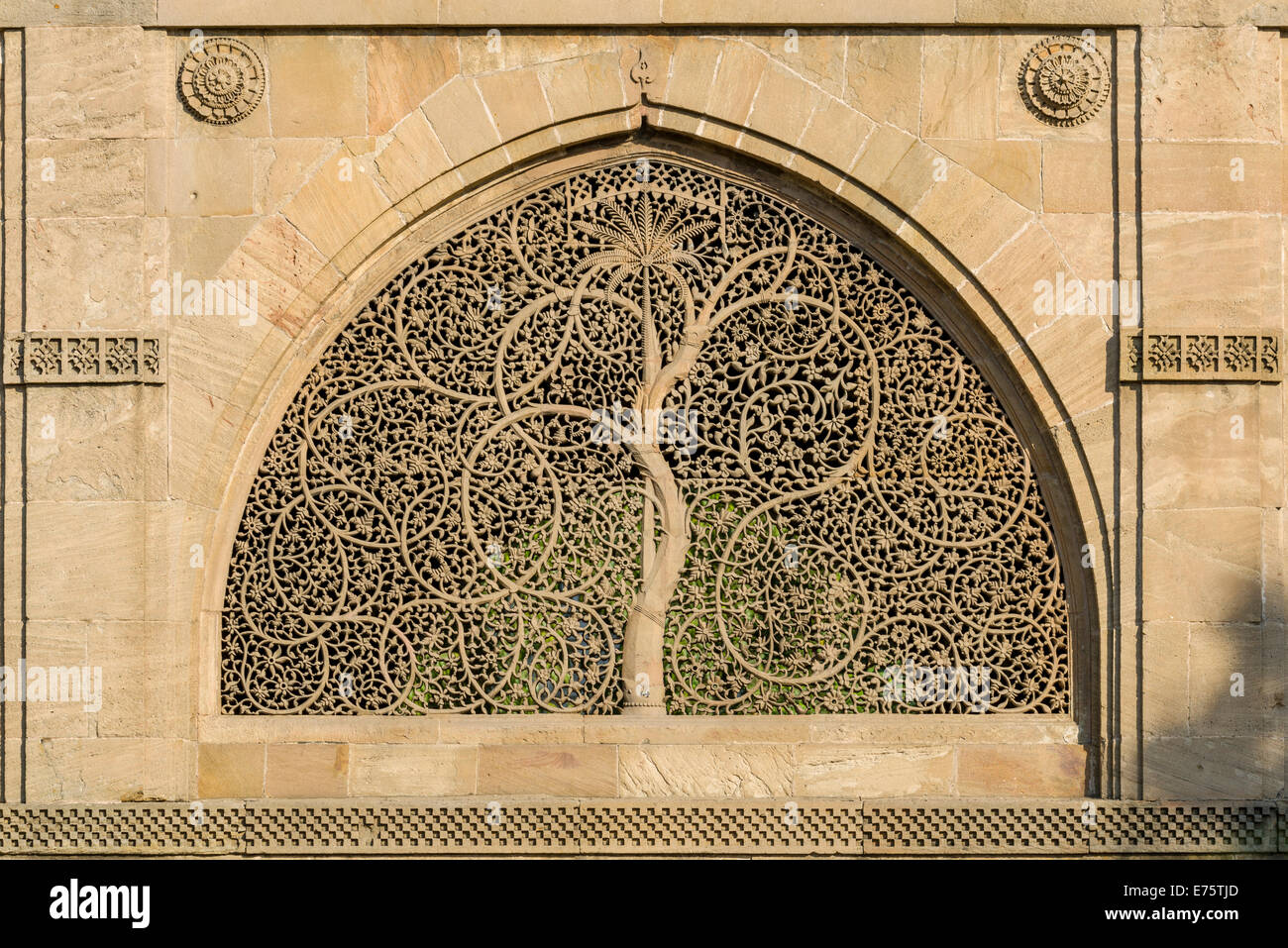 Artfully rock-carved window of the Sidi Saiyyed Mosque, Ahmedabad ...