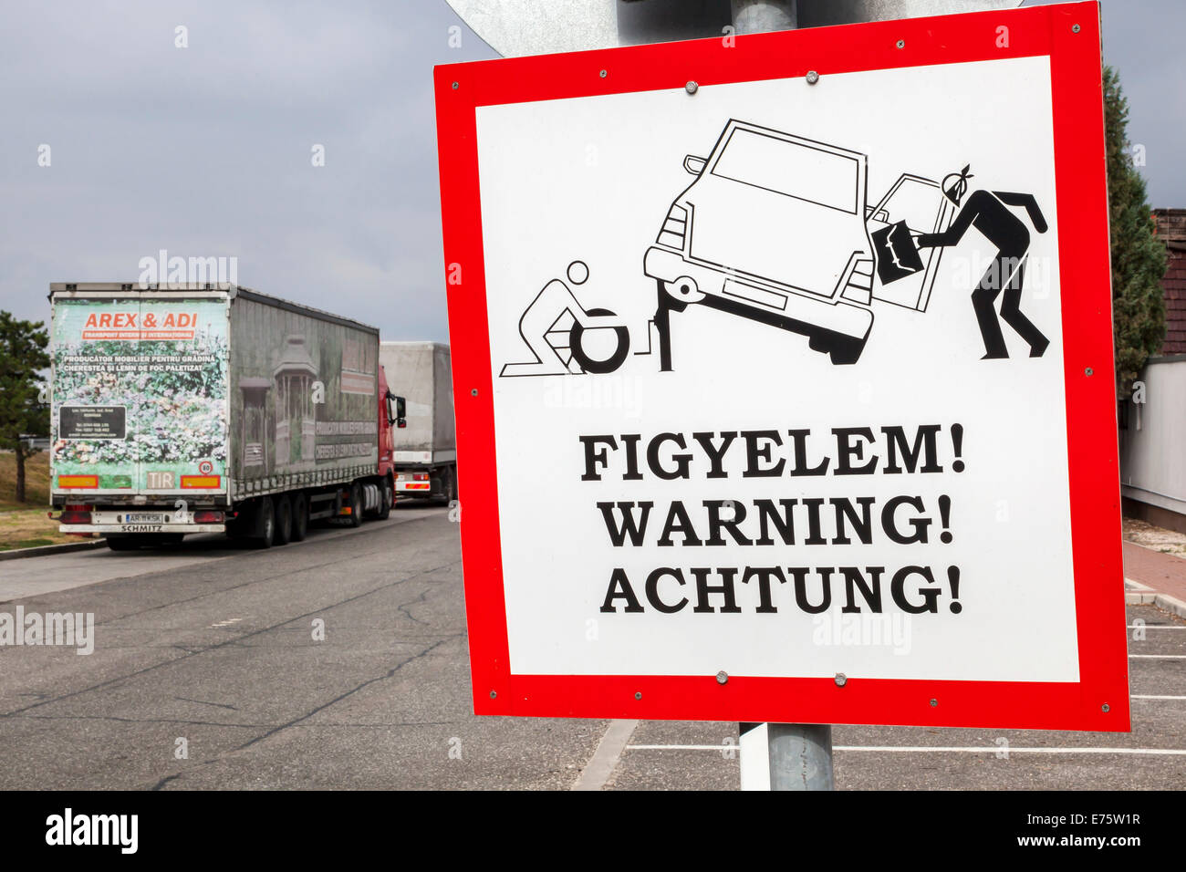 Warning to thieves sign hi-res stock photography and images - Alamy