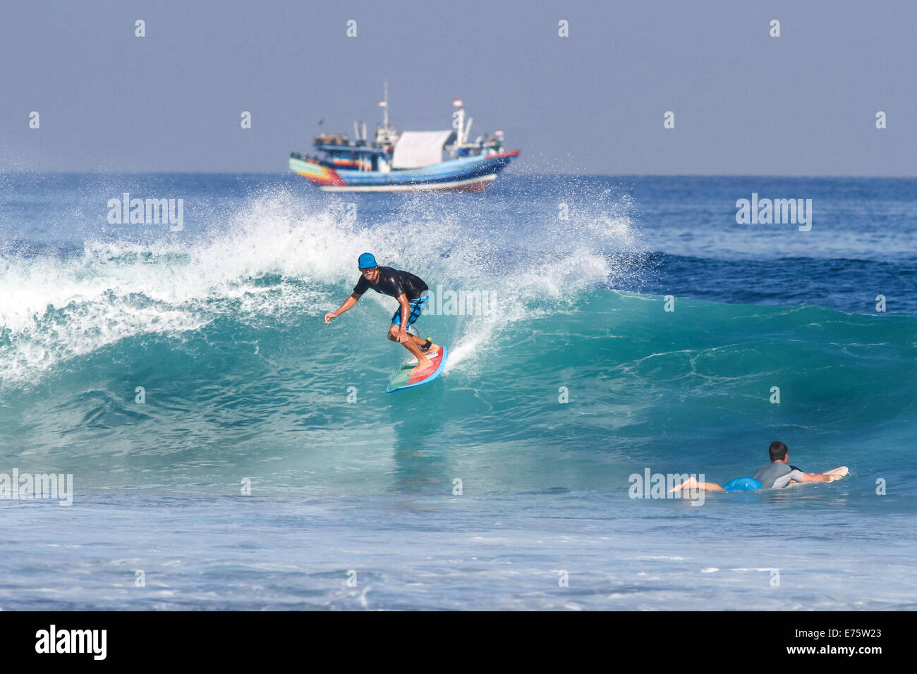 Surfing wave hi-res stock photography and images - Alamy
