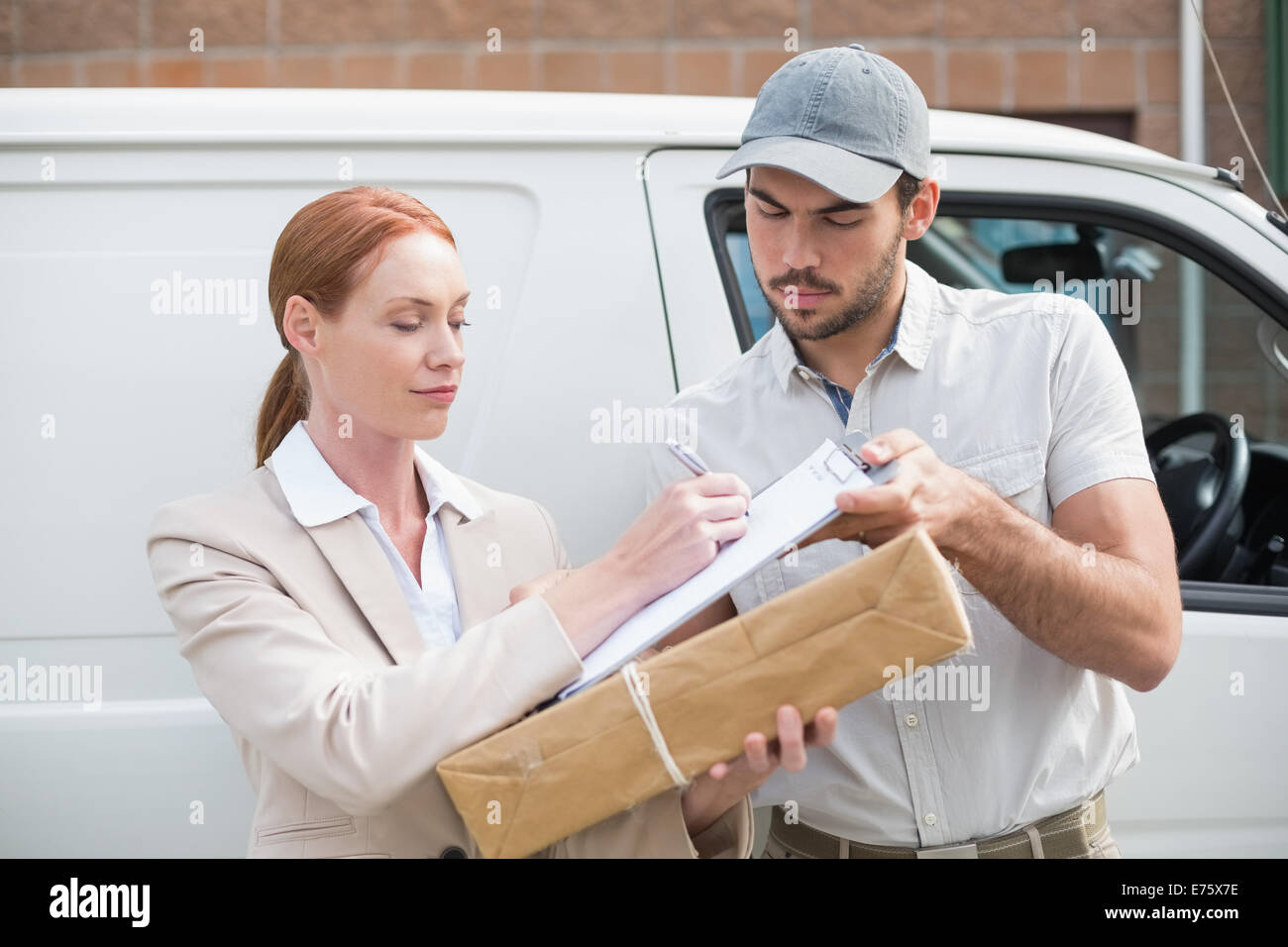 Customer outside hi-res stock photography and images - Alamy