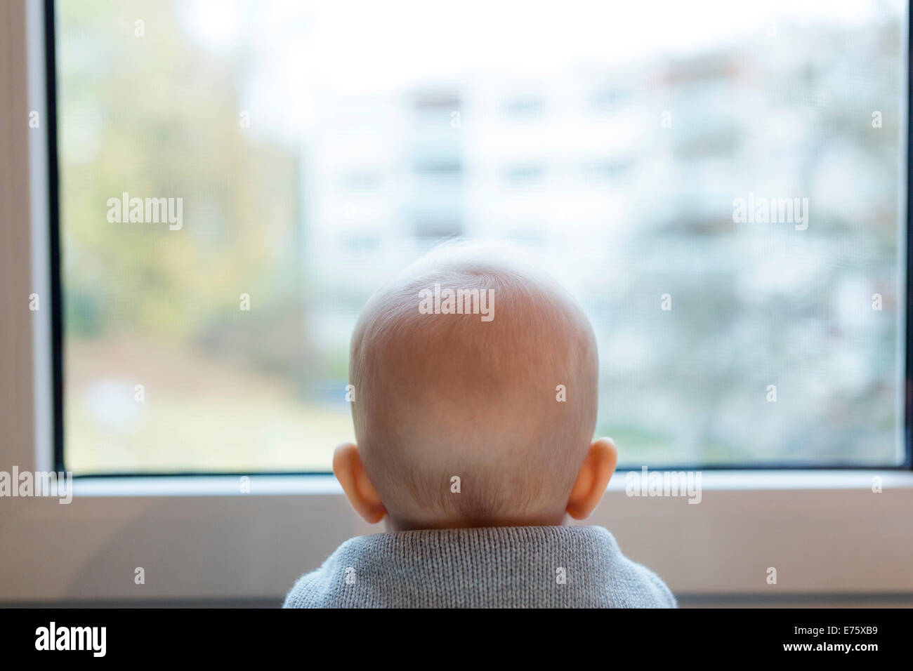 Looking back sitting down hi-res stock photography and images - Alamy