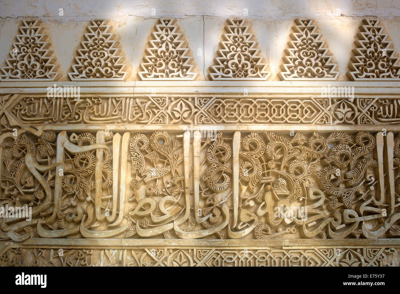 Arab and Moorish writing and patterns, arabesques, Nazrid Palace ...