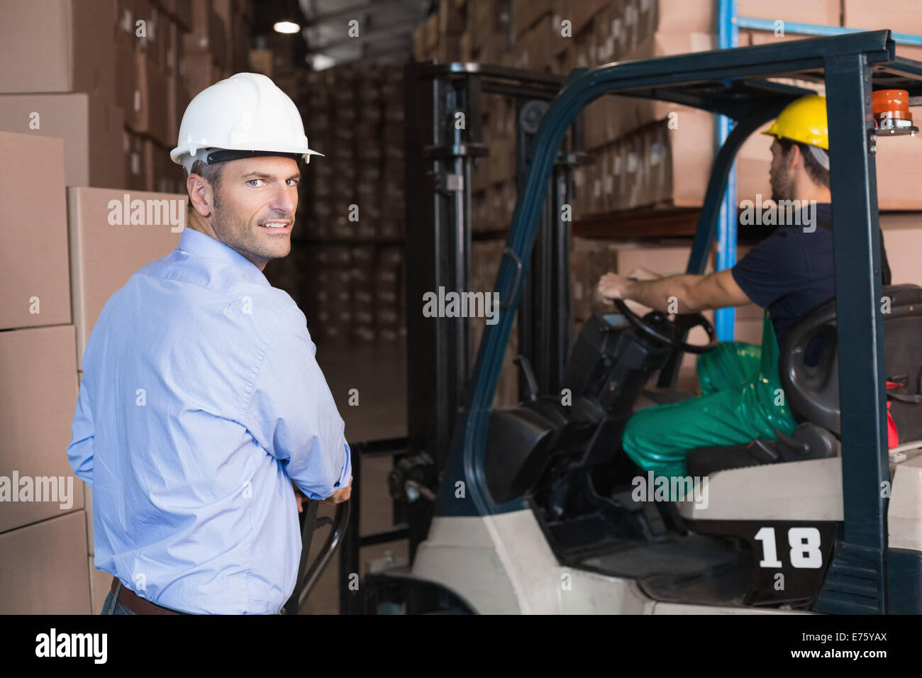Warehouse workers loading delivery hi-res stock photography and images ...